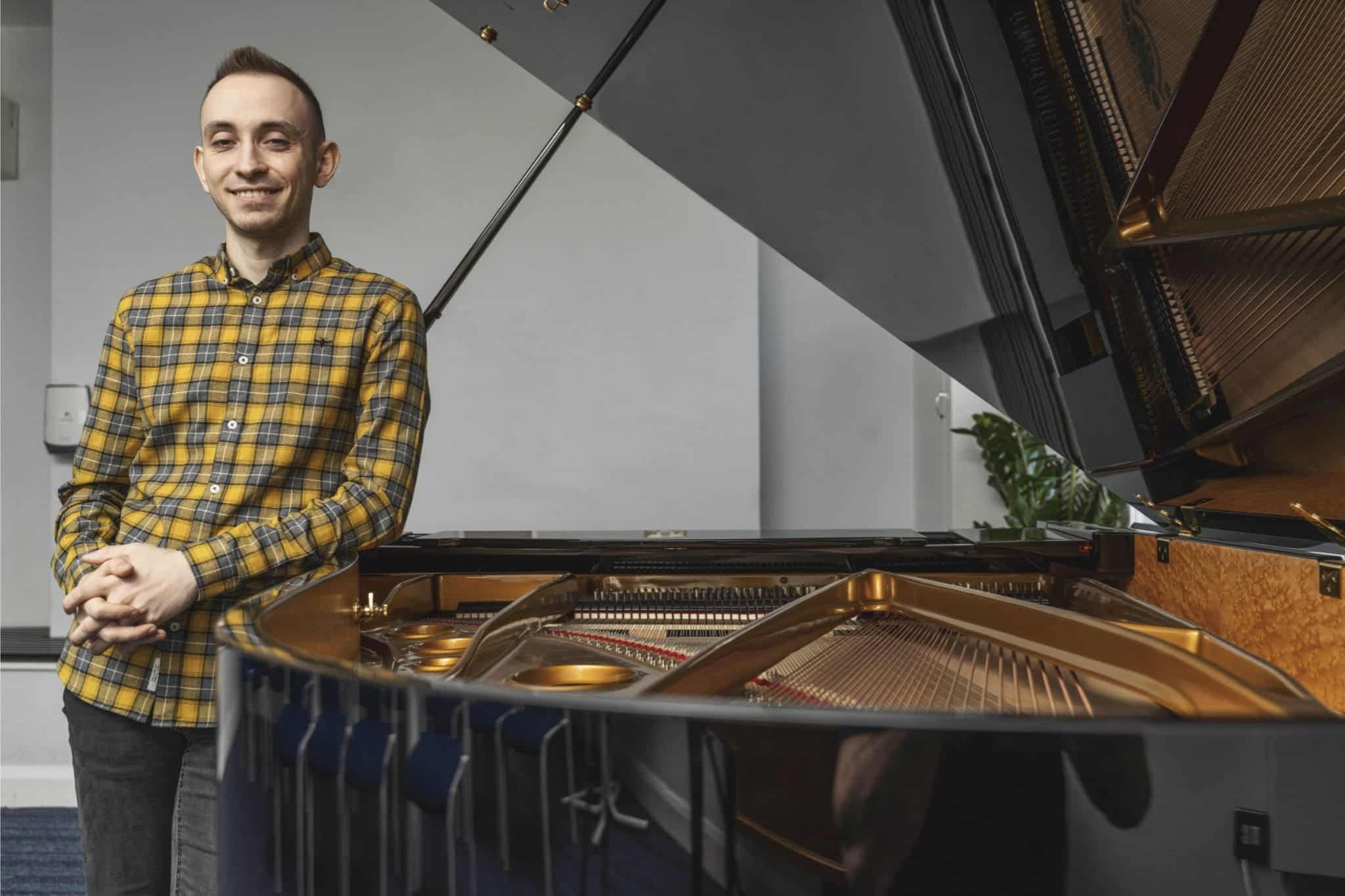 Interview with pianist Denis Hristov: Change your routine